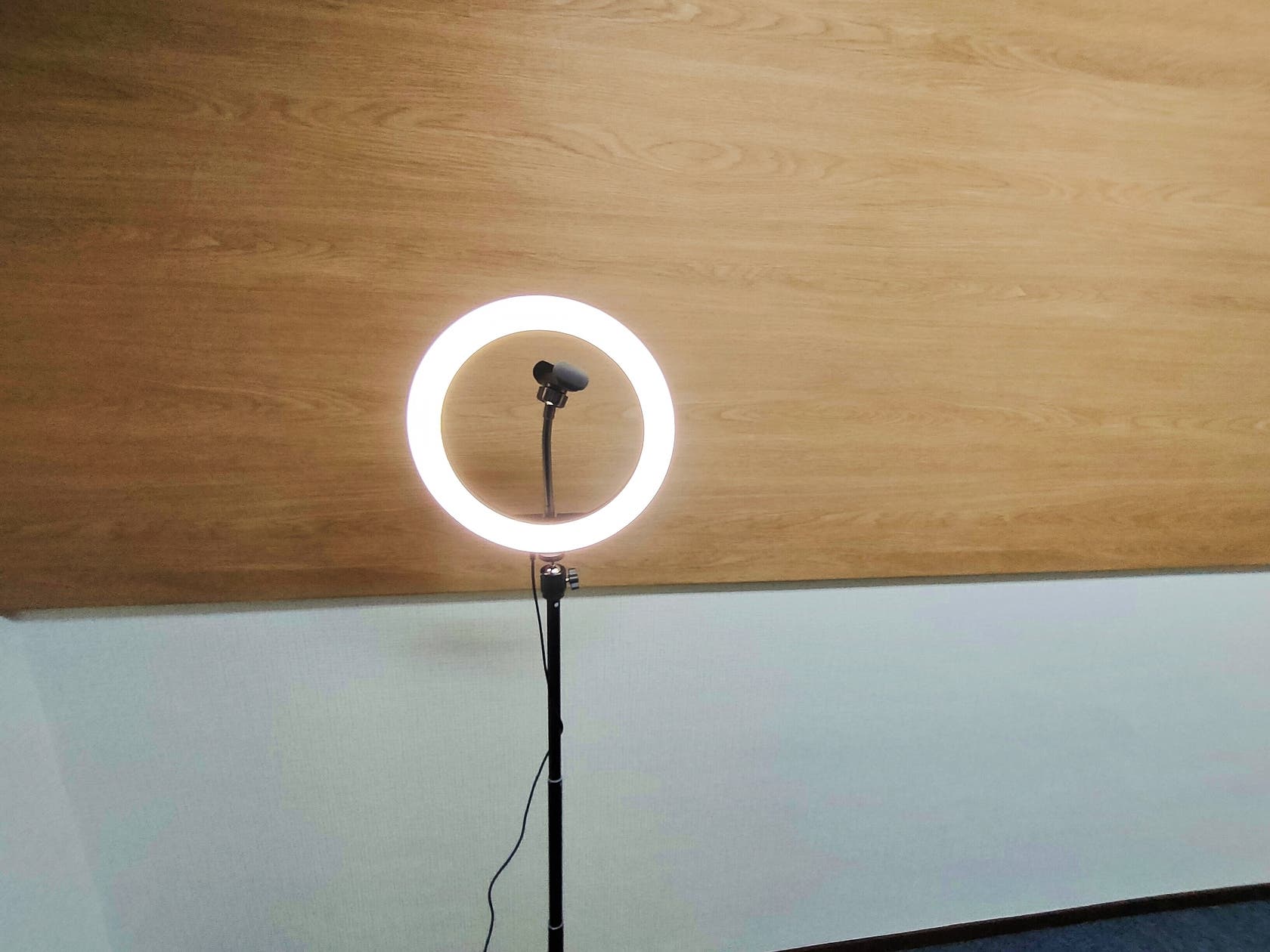 〈トーカン博多〉【博多駅5分/10名利用可】設備無料/高速Wi-Fi/50㌅モニター/ホワイトボード/全身鏡の写真8