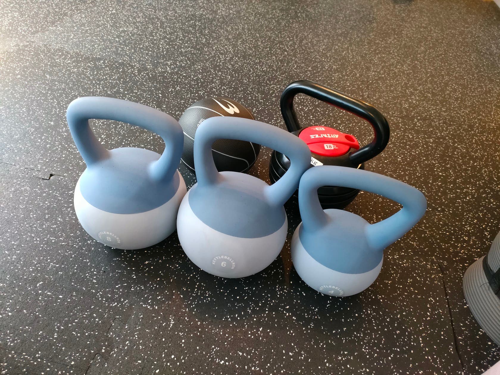 24時間ジム、新宿3丁目駅3分、当日予約でお得な割引きも！人気マルチマシン完備、個人利用可、自分好みの照明演出に、ドラマ出演ジムの写真17