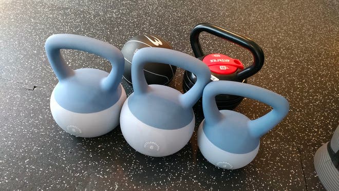 24時間ジム、新宿3丁目駅3分、当日予約でお得な割引きも!人気マルチマシン完備、個人利用可、自分好みの照明演出に、ドラマ出演ジムの写真17