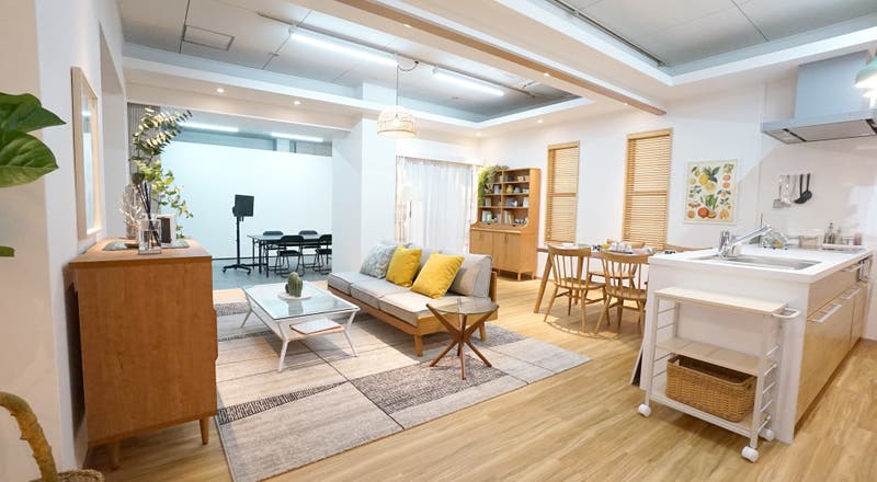 福島駅徒歩6分　映像美術部がデザインした『撮影しやすい』建て込み型ハウススタジオ