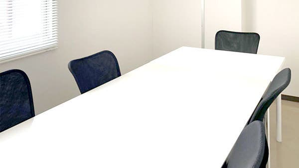 【302】小会議室(定員6名)の写真3