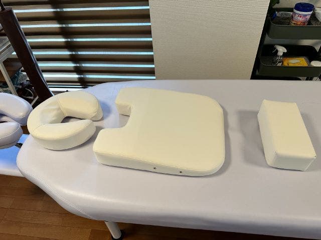 文化村から徒歩２分・神泉駅歩３分｜広々サロン。昇降ベッド・大型テーブルとソファを配したボタニカルな空間 *4階まで階段ですの写真23