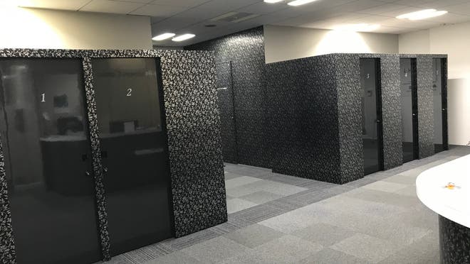 会議室(10名)綺麗なビルでスタッフも常駐しており安心です。の写真3