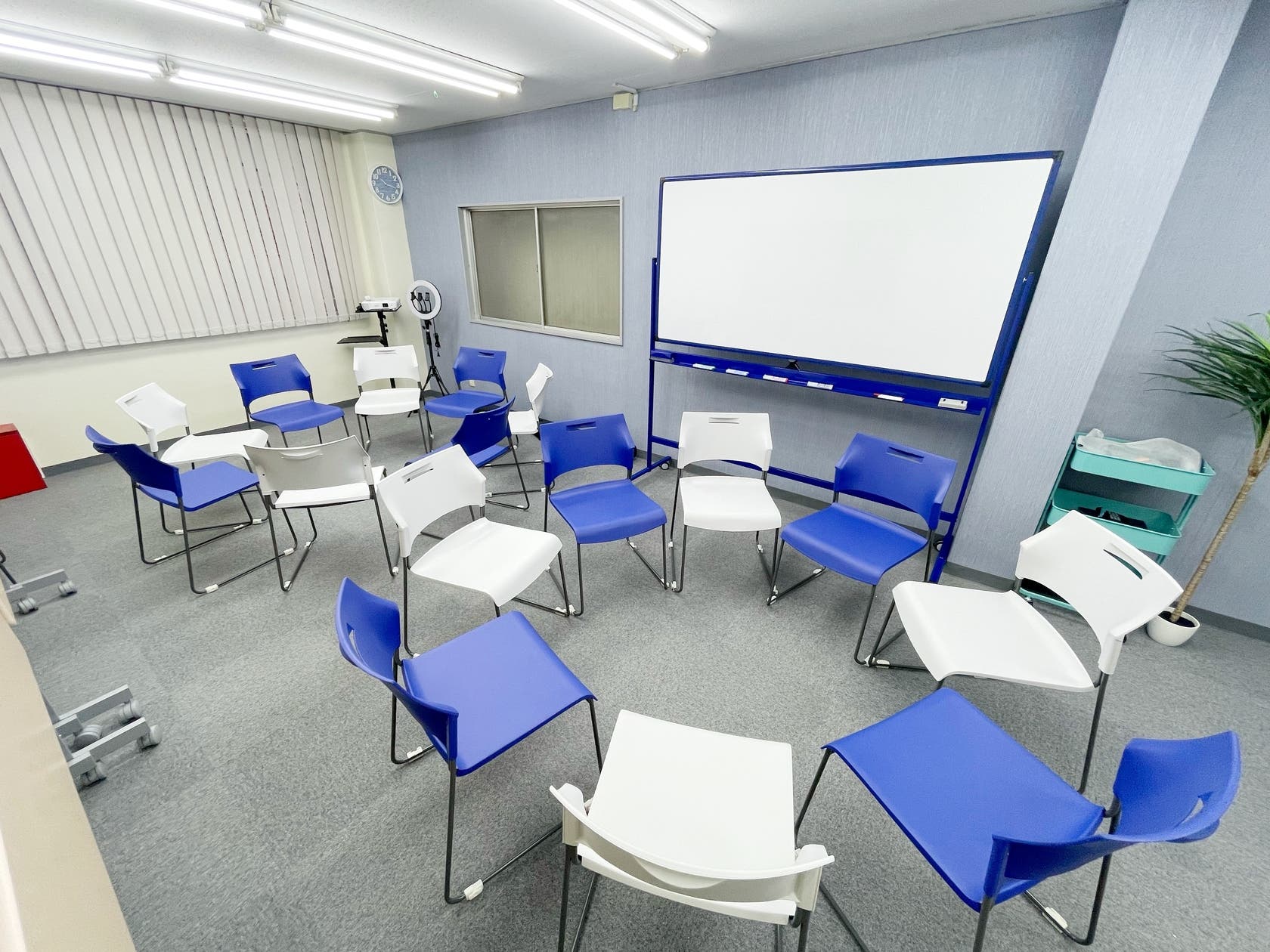 浜松町駅４分✨大門駅２分/平日1999円～/30名/光Wi-Fi/設備無料/プロジェクター/レイアウト自由/スクリーンの写真12