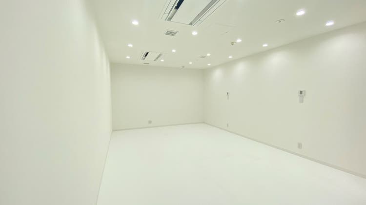 駅から徒歩7分‼ | シロホリ | 当日予約◎ | 受付スタッフ常駐 | 機材込み料金 | レンタルオフィス内設備の写真1