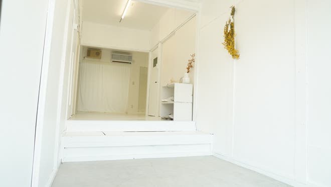 【各務原市那加_撮影スタジオ_古民家リノベ済】白基調の撮影スペース〈コスプレ/ポートレート/ベビー/バースデーフォトなど〉の写真4