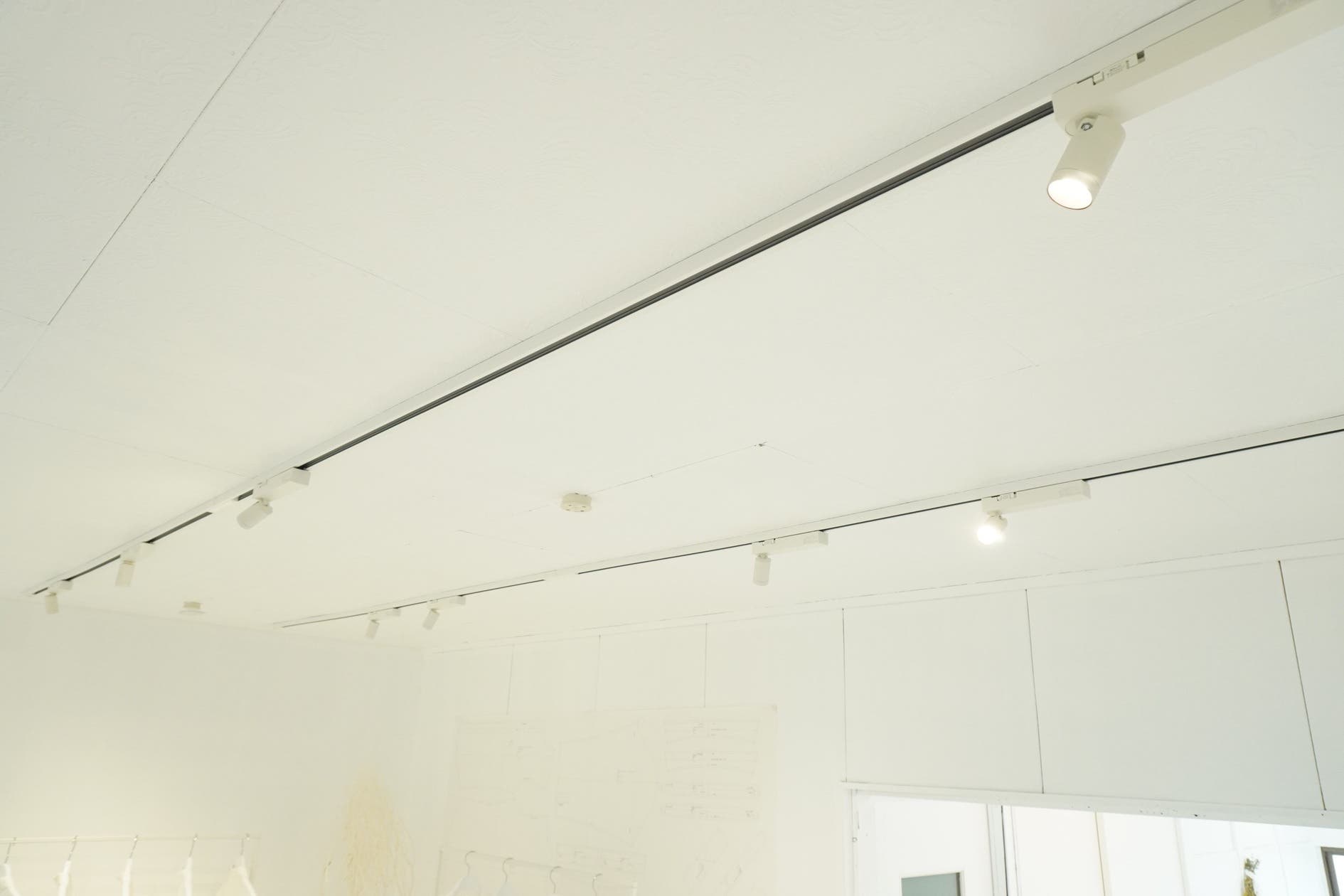 【各務原市那加_撮影スタジオ_古民家リノベ済】白基調の撮影スペース〈コスプレ／ポートレート／ベビー／バースデーフォトなど〉の写真6