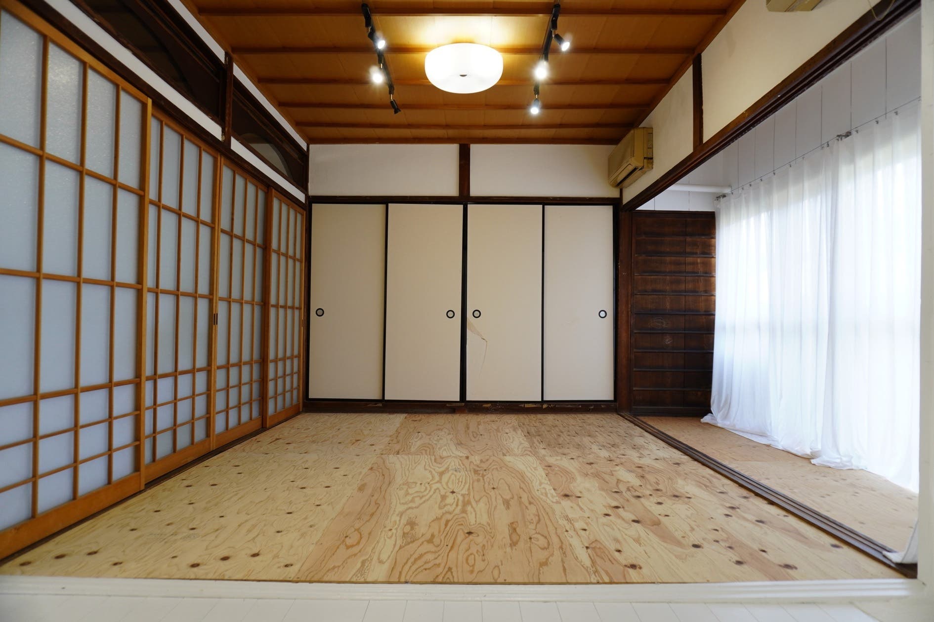 【各務原市那加_撮影スタジオ_古民家リノベ済】白基調の撮影スペース〈コスプレ／ポートレート／ベビー／バースデーフォトなど〉の写真9