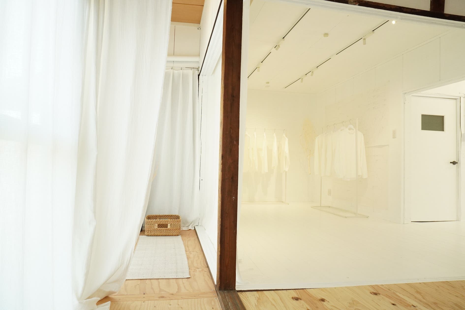 【各務原市那加_撮影スタジオ_古民家リノベ済】白基調の撮影スペース〈コスプレ／ポートレート／ベビー／バースデーフォトなど〉の写真10