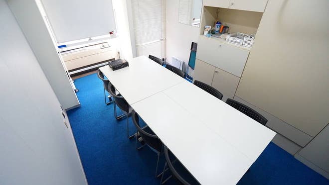 【新橋/汐留/御成門駅徒歩5分!10名利用可!】プロジェクター・高速WiFi全て無料!ふれあい貸し会議室 新橋A CoCoiiの写真2