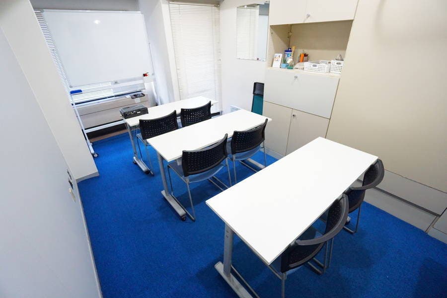 【新橋/汐留/御成門駅徒歩5分！10名利用可！】プロジェクター・高速WiFi全て無料！ふれあい貸し会議室 新橋A CoCoiiの写真5