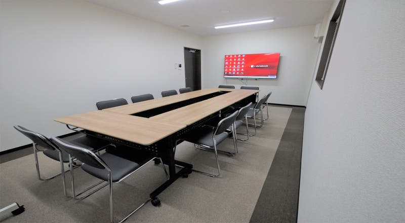 東海道新幹線「静岡駅」徒歩5分　会議室（16名収容可能）65ｲﾝﾁTVﾓﾆﾀｰを利用しWEB会議