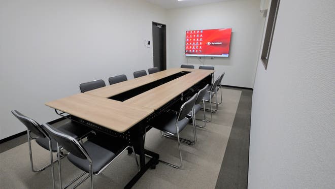 東海道新幹線「静岡駅」徒歩5分 会議室(16名収容可能)65インチTVモニターを利用しWEB会議の写真1