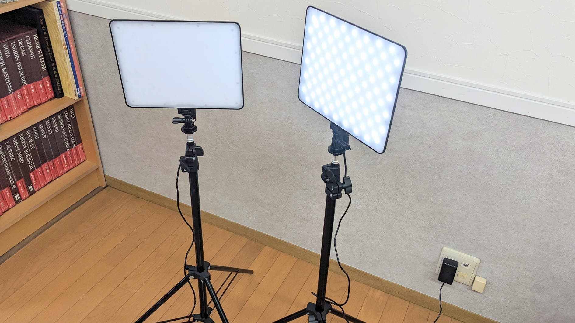 動画撮影用簡易LED照明２脚（調光機能付き）の画像1