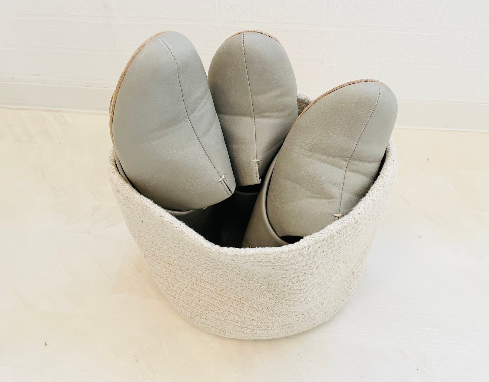 【備え付け スリッパ3足】の画像1