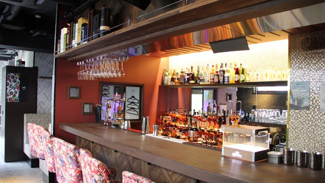 広々とした空間はみんなで盛り上がること間違いなし!ダーツやカラオケ、動画再生など様々な利用シーンに合わせることができます!の写真1