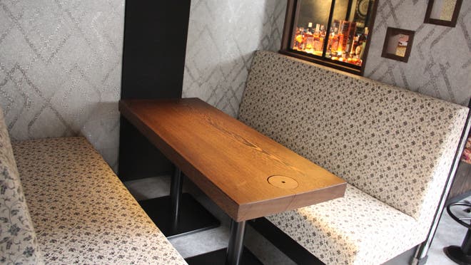 広々とした空間はみんなで盛り上がること間違いなし!ダーツやカラオケ、動画再生など様々な利用シーンに合わせることができます!の写真4