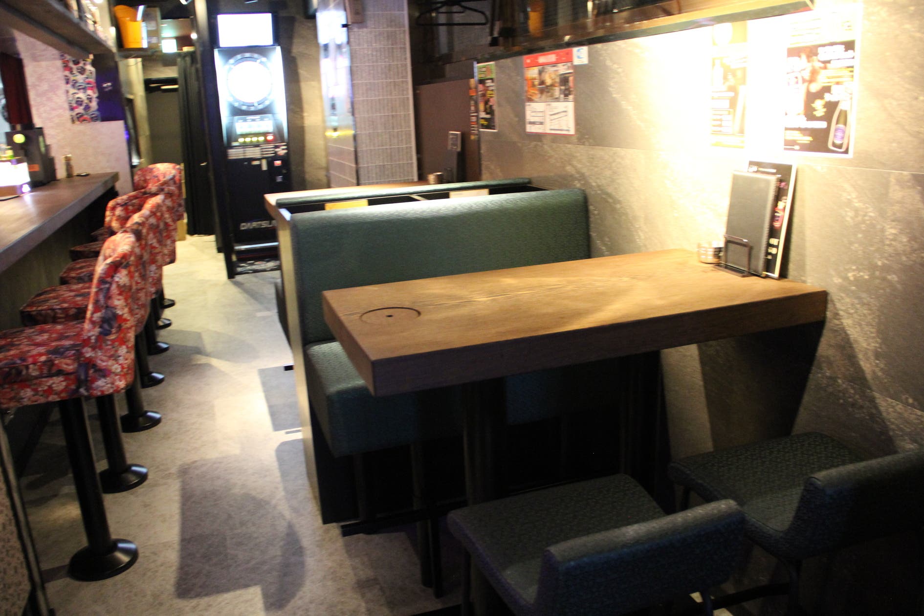 広々とした空間はみんなで盛り上がること間違いなし！ダーツやカラオケ、動画再生など様々な利用シーンに合わせることができます！の写真6