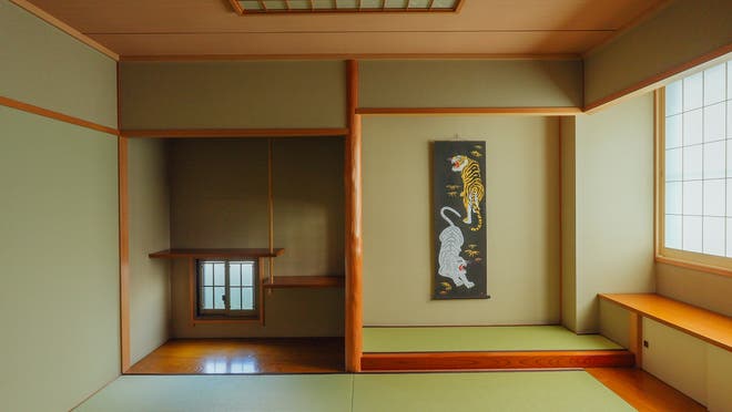 大治町のレンタル和室です。床の間のあるレンタル和室。バス停より徒歩1分!撮影も快適にご利用いただけます。Wi-Fi📶の写真1