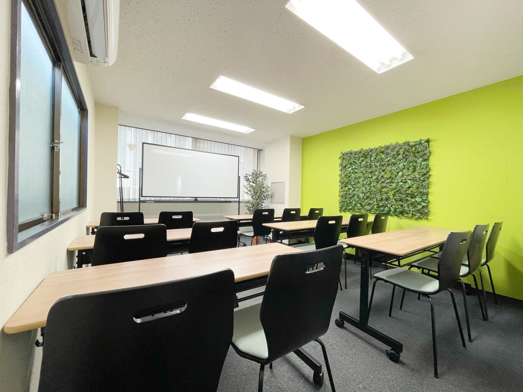 ★有楽町エリア格安★期間限定値下げ★光回線🌟有楽町駅/銀座駅徒歩6分、東京駅近■最大18名♪完全個室！Wi-Fi、プロジェクターの写真5