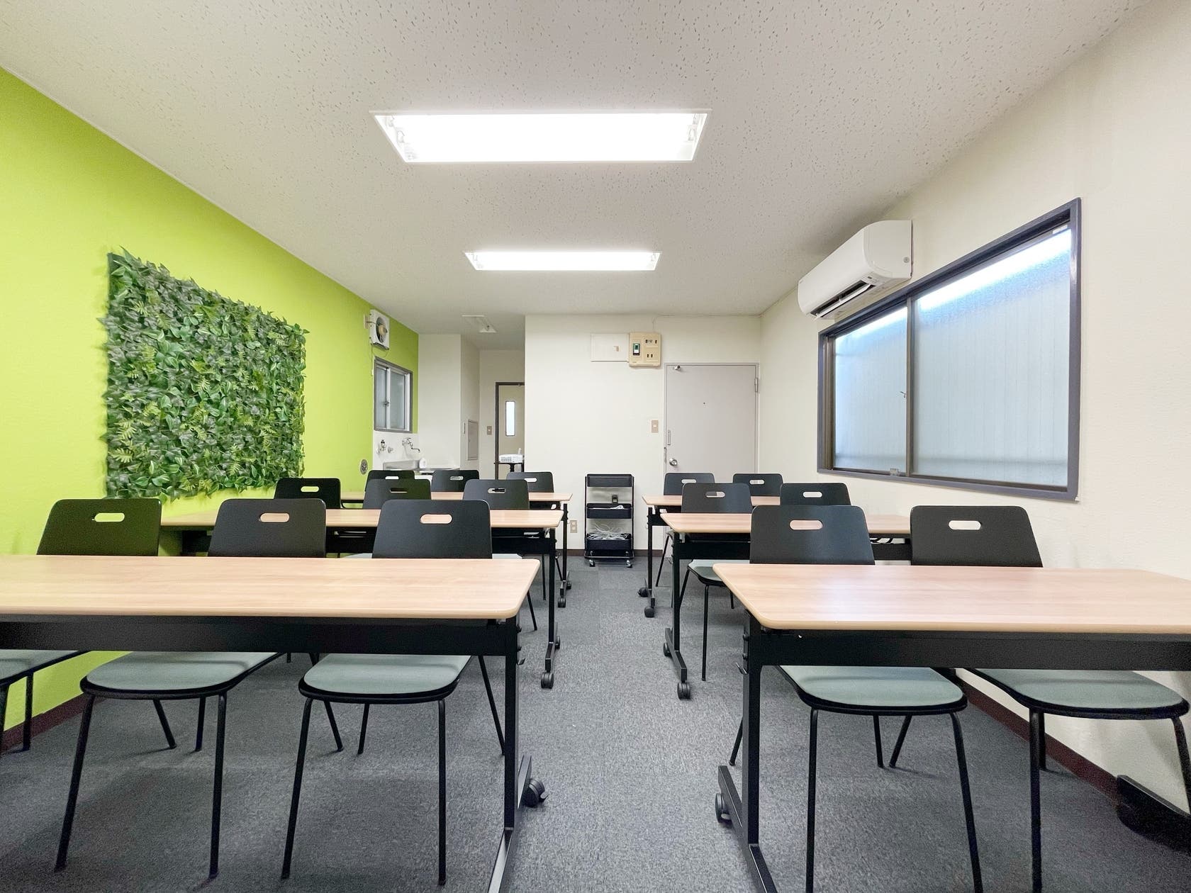 ★有楽町エリア格安★期間限定値下げ★光回線🌟有楽町駅/銀座駅徒歩6分、東京駅近■最大18名♪完全個室！Wi-Fi、プロジェクターの写真10