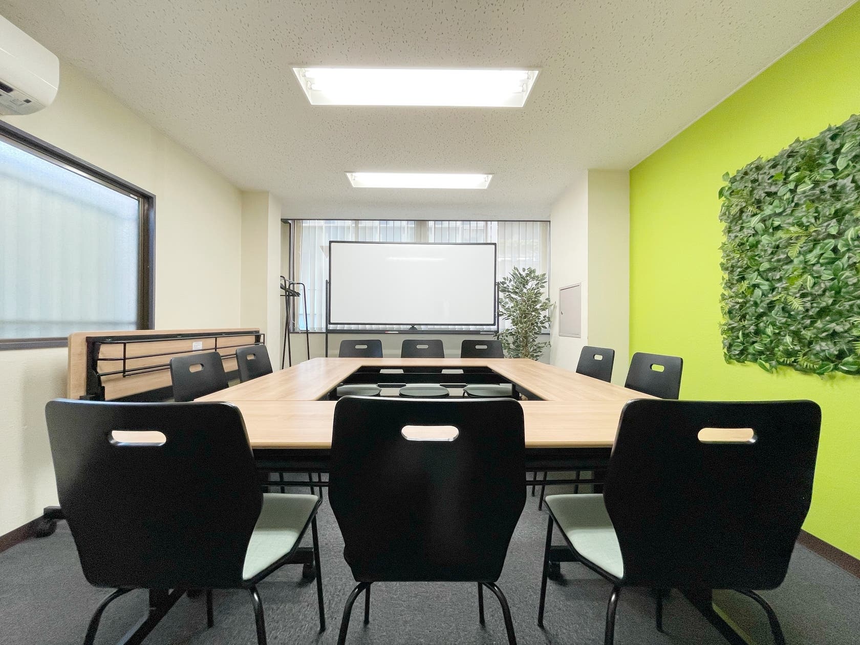 ★有楽町エリア格安★期間限定値下げ★光回線🌟有楽町駅/銀座駅徒歩6分、東京駅近■最大18名♪完全個室！Wi-Fi、プロジェクターの写真12