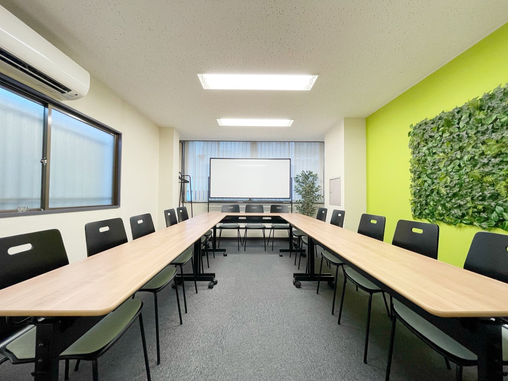 ★有楽町エリア格安★期間限定値下げ★光回線🌟有楽町駅/銀座駅徒歩6分、東京駅近■最大18名♪完全個室！Wi-Fi、プロジェクターの写真14