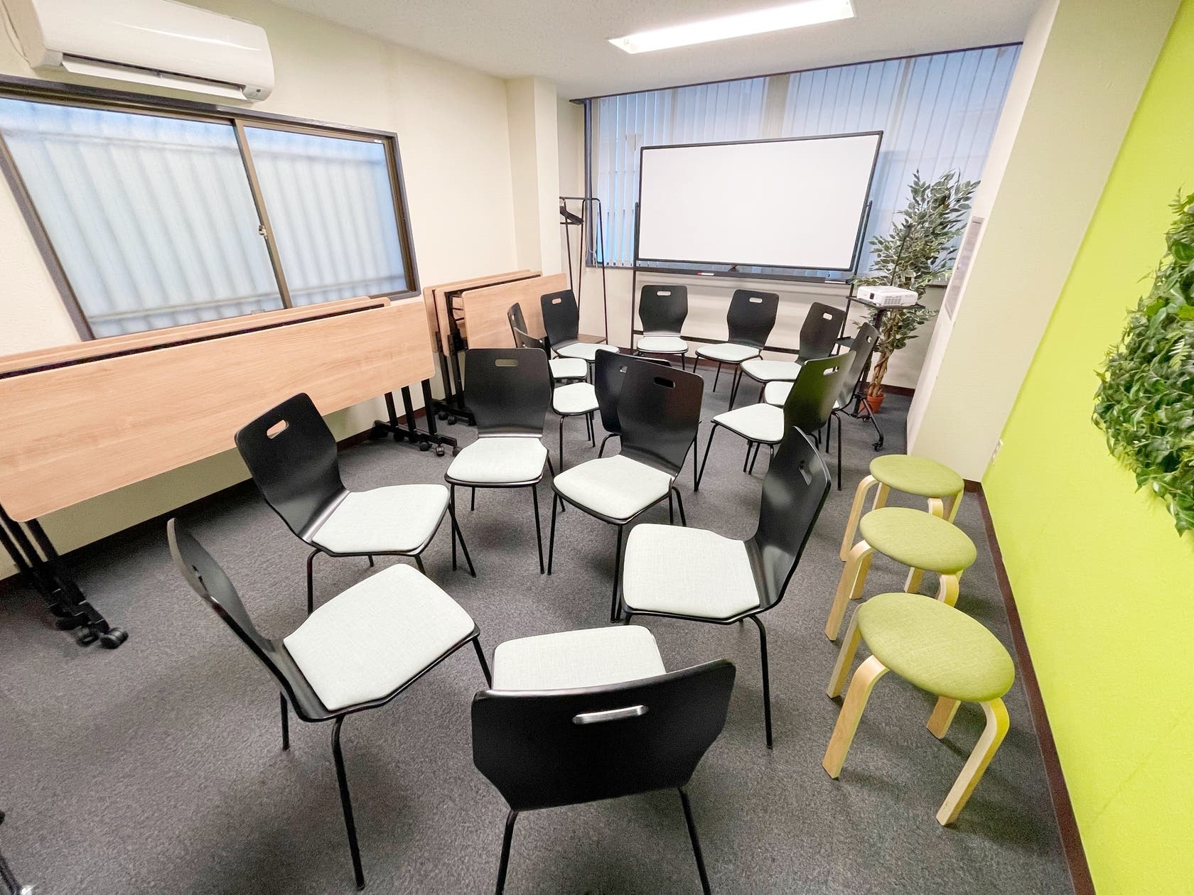 ★有楽町エリア格安★期間限定値下げ★光回線🌟有楽町駅/銀座駅徒歩6分、東京駅近■最大18名♪完全個室！Wi-Fi、プロジェクターの写真17