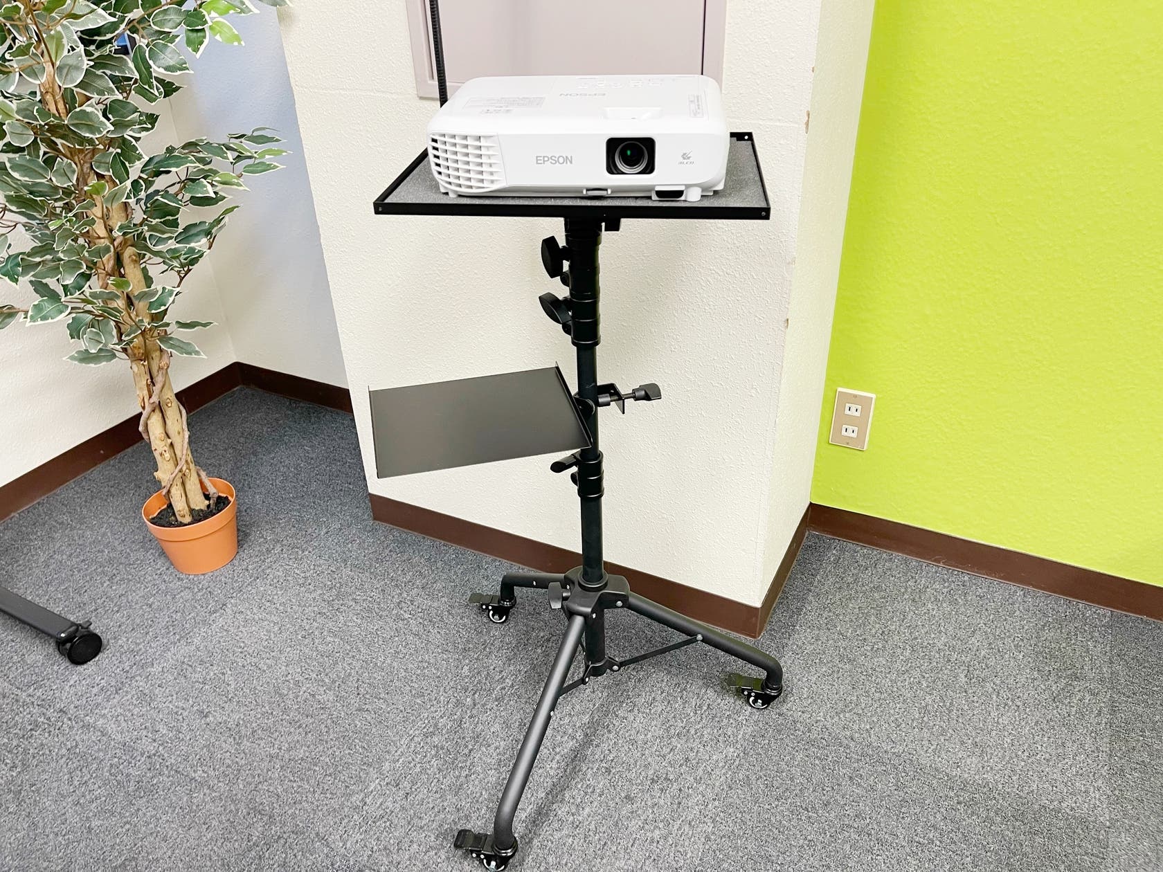 ★有楽町エリア格安★期間限定値下げ★光回線🌟有楽町駅/銀座駅徒歩6分、東京駅近■最大18名♪完全個室！Wi-Fi、プロジェクターの写真18