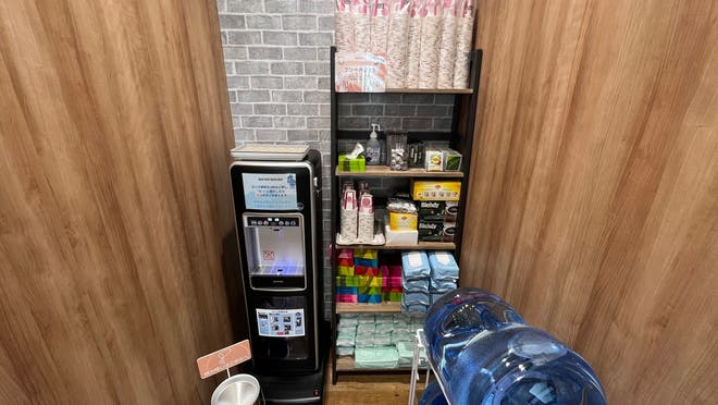 【赤羽駅徒歩1分◎】駅近!モニター・フリードリンク付き6名会議室(RoomE)※予約時間前は入室不可の写真5