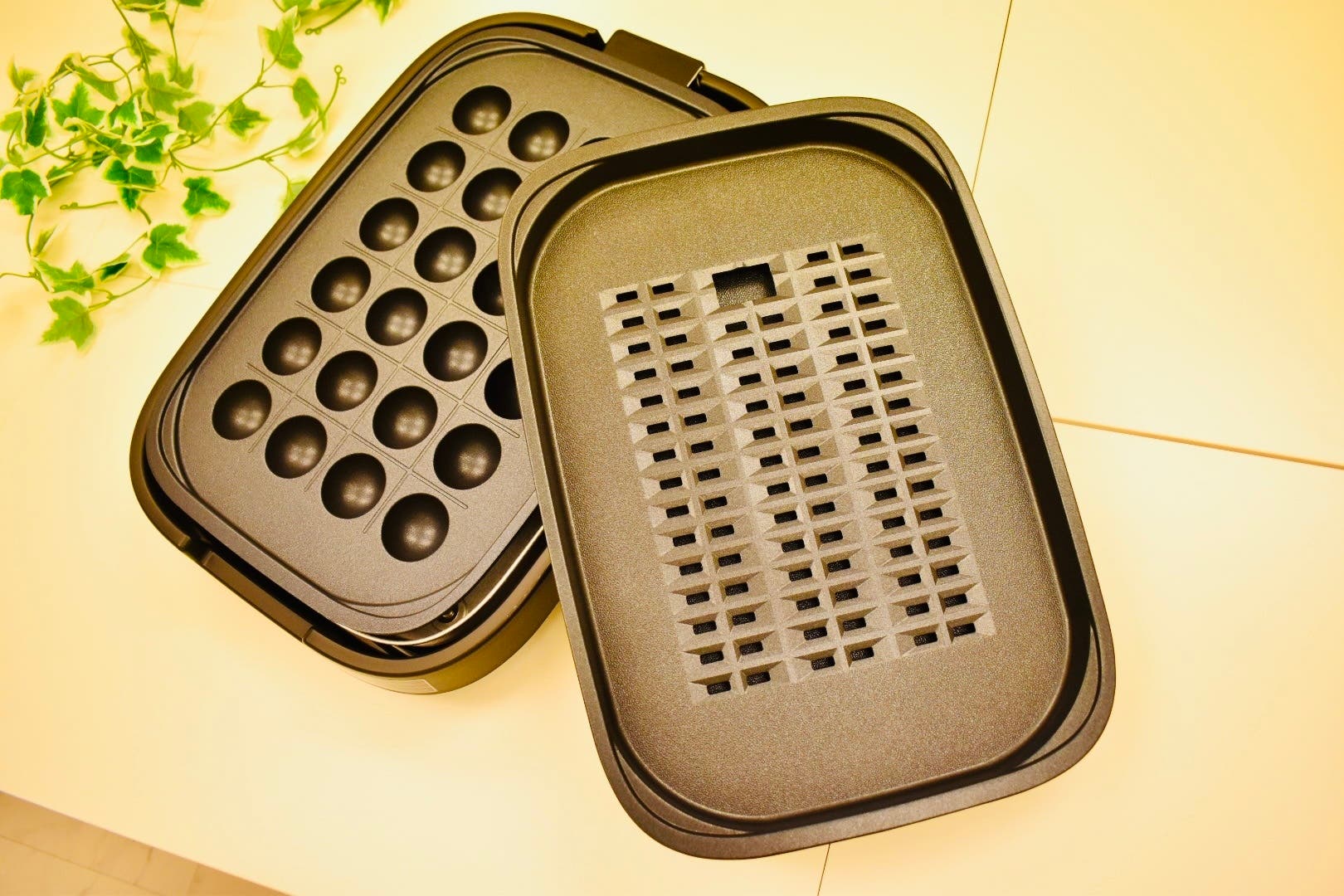 ②多機能ホットプレート：プレート3種（網焼き肉・平面・たこ焼き）の画像1