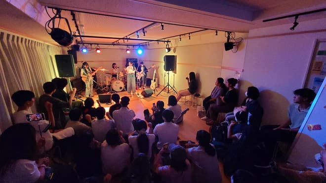 南浦和駅徒歩2分!24時間営業・年中無休のショー・ライブが出来るスタジオです。の写真2