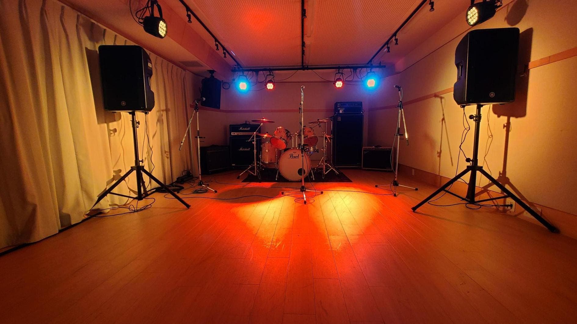 南浦和駅徒歩2分！24時間営業・年中無休のショー・ライブが出来るスタジオです。の写真5