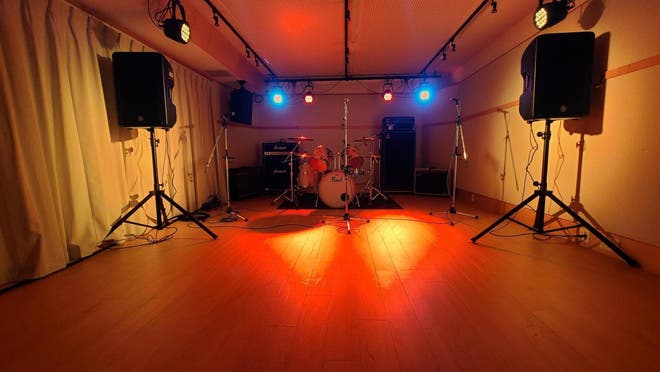 南浦和駅徒歩2分!24時間営業・年中無休のショー・ライブが出来るスタジオです。の写真5