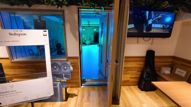 南浦和駅徒歩2分!24時間営業・年中無休のショー・ライブが出来るスタジオです。の写真6