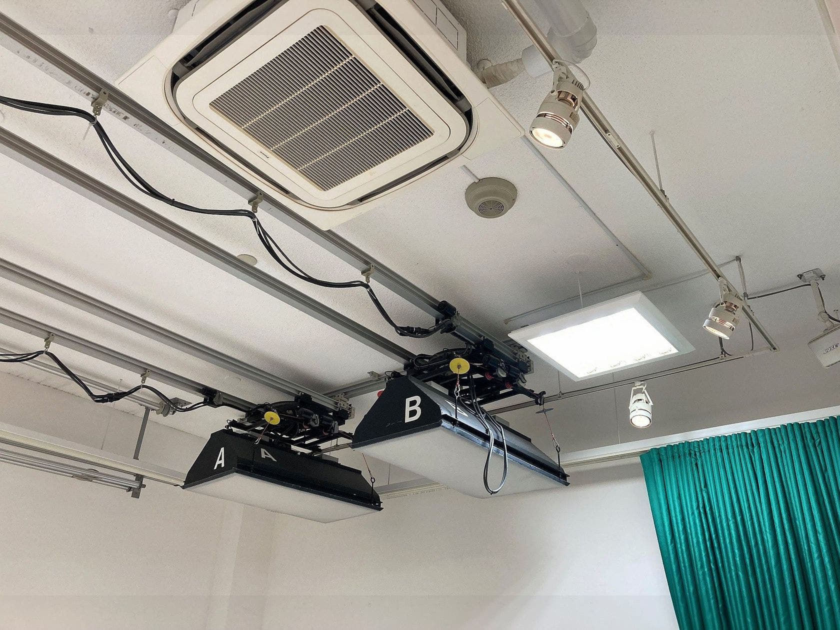 電動バンクを備え、人物のポートレートから商品撮影まで、幅広く使える白ホリスタジオ♪の写真6