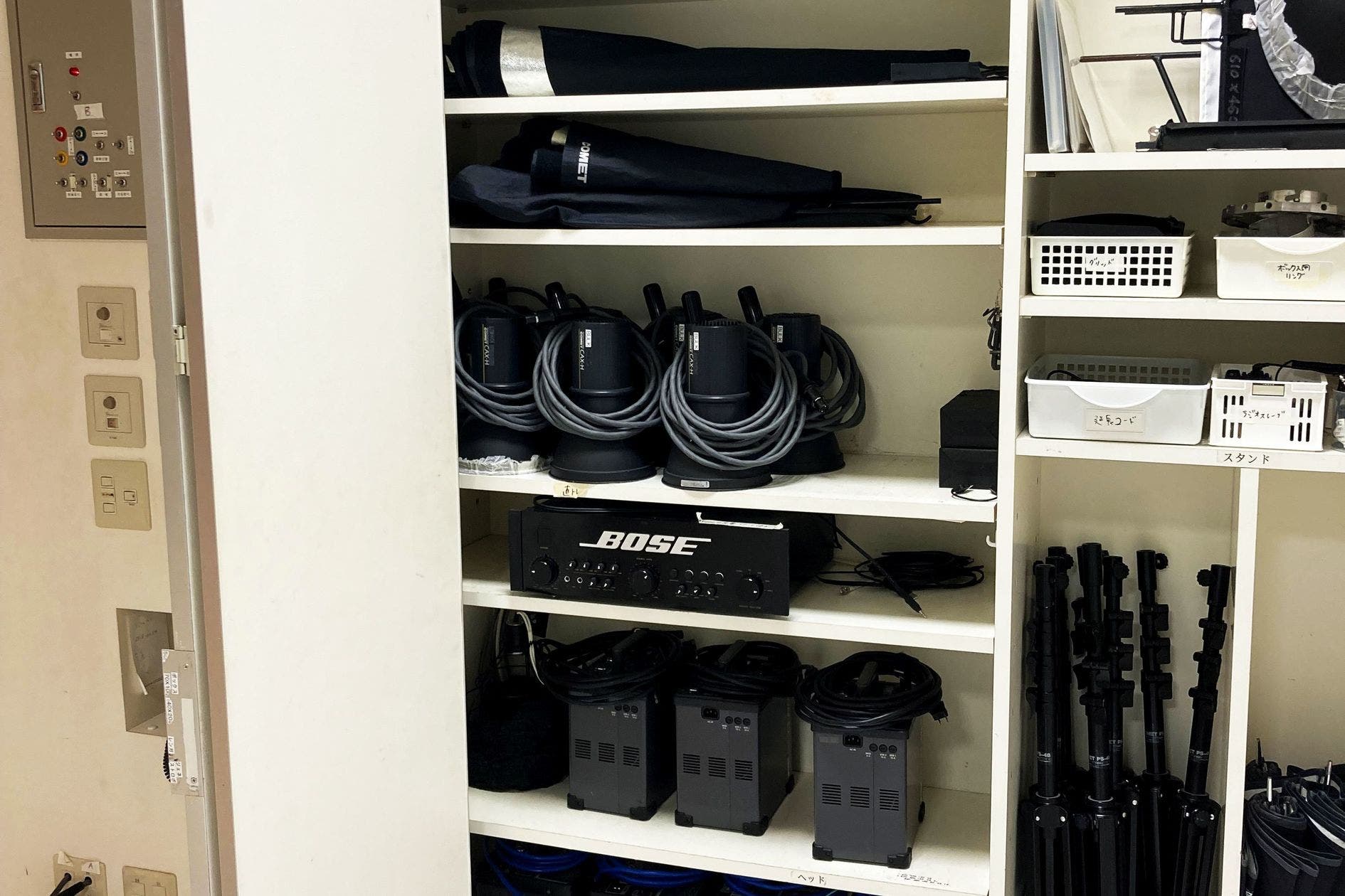 電動バンクを備え、人物のポートレートから商品撮影まで、幅広く使える白ホリスタジオ♪の写真14