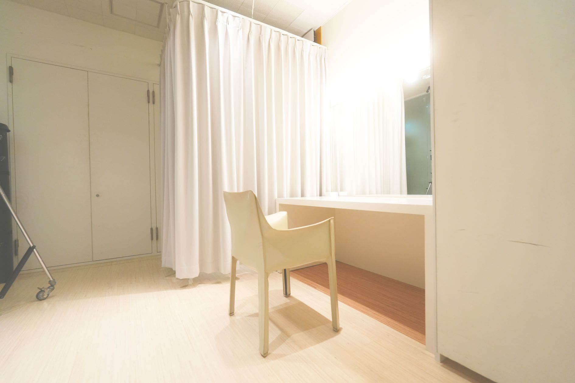 電動バンクを備え、人物のポートレートから商品撮影まで、幅広く使える白ホリスタジオ♪の写真12