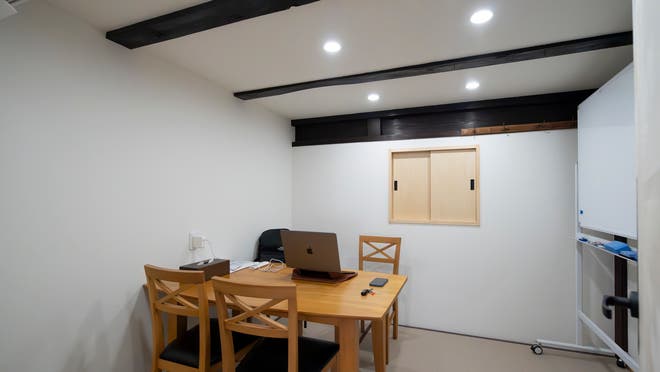 最大4名着席可能!完全個室でzoom会議やオンライン面談でも使える個室スペースの写真1