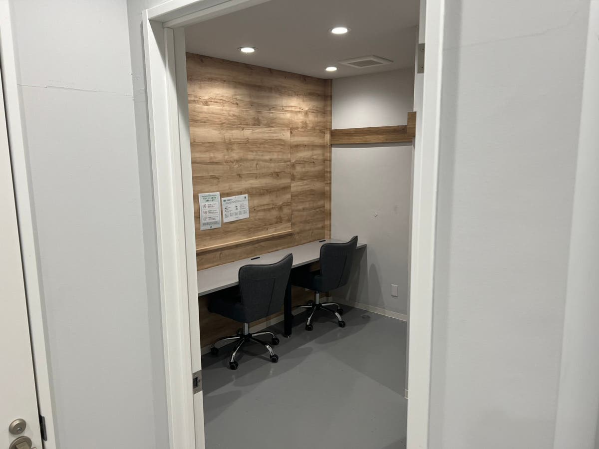 白金高輪駅徒歩5分｜モニター・フリードリンク付き完全個室型3名個室【R-6】の写真1