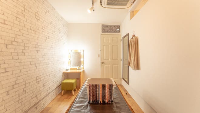 【Room2】アンチエイジングラボ 千葉駅徒歩5分レンタルサロンとは思えない内装が自慢です。の写真1