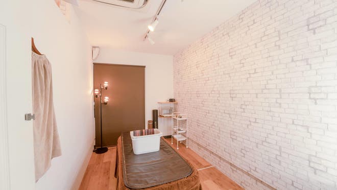 【Room2】アンチエイジングラボ 千葉駅徒歩5分レンタルサロンとは思えない内装が自慢です。の写真2