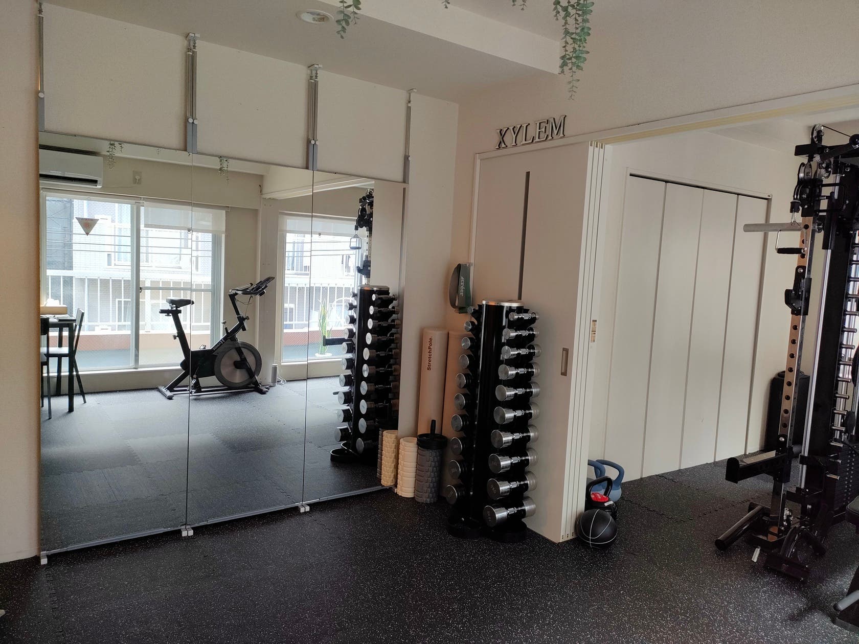 24時間ジム、新宿3丁目駅3分、当日予約でお得な割引きも！人気マルチマシン完備、個人利用可、自分好みの照明演出に、ドラマ出演ジムの写真4