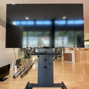 大型モニター（約65インチの画像1