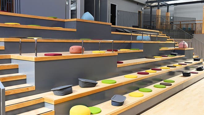 貸し会議室ワーク1-7 モニター、ホワイトボードを完備したオーソドックスな会議室の写真3