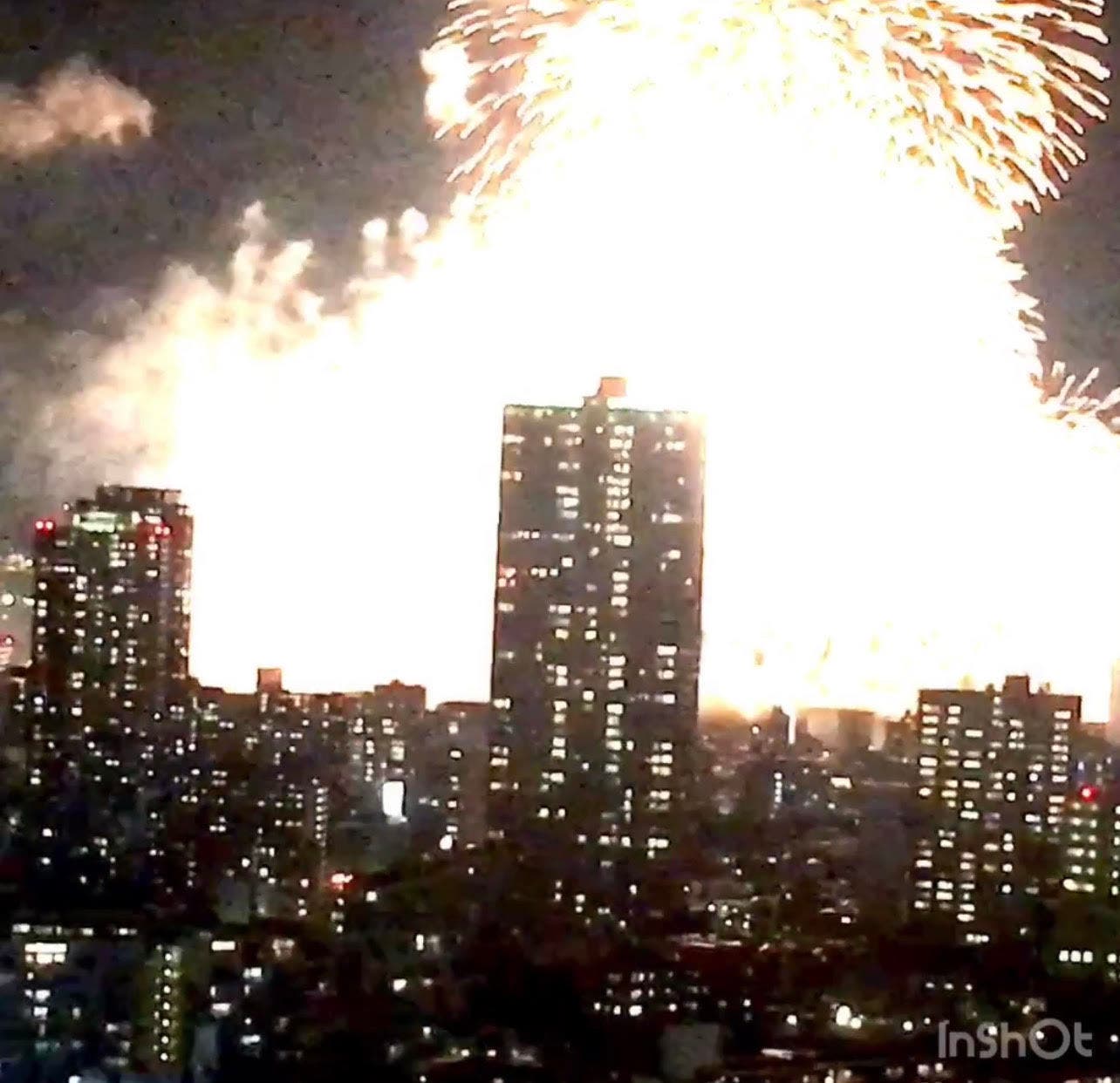 高層階階からの綺麗絶景夜景！＃淀川花火大会＃ユニバ＃タワマン＃高層階＃夜景＃撮影＃コスプレ＃配信の写真17