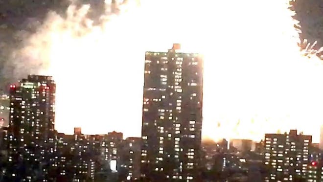 タワマン33階からの綺麗絶景夜景!#淀川花火大会#ユニバ#タワマン#33階#夜景#撮影#コスプレ#配信の写真20