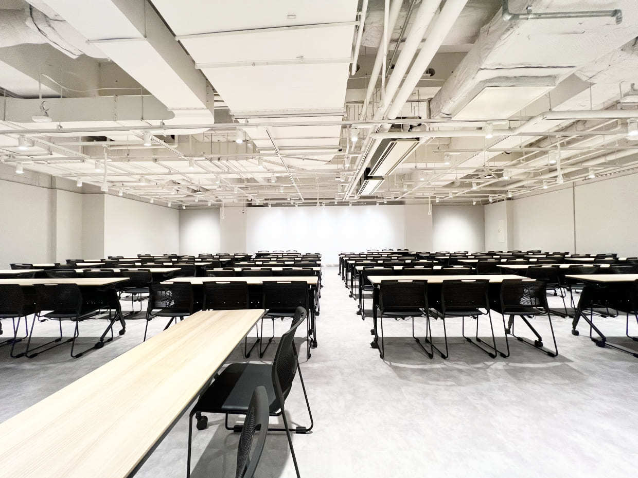 名古屋会議室 広⼩路本町　HALL（B1階）【栄駅徒歩4分！最大102名！セミナー・講演会におすすめ】の写真4