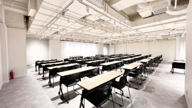 名古屋会議室 広⼩路本町 HALL(B1階)【栄駅徒歩4分!最大102名!セミナー・講演会におすすめ】の写真2