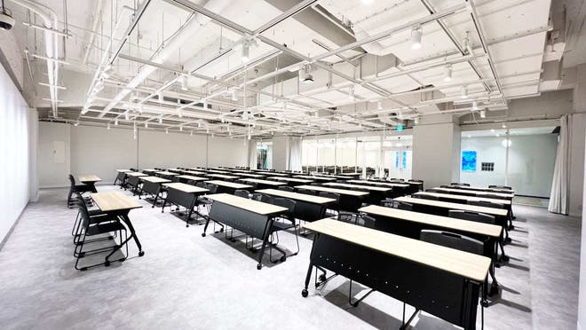 名古屋会議室 広⼩路本町 HALL(B1階)【栄駅徒歩4分!最大102名!セミナー・講演会におすすめ】の写真1